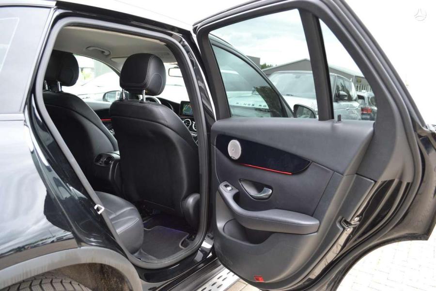 Melns Mercedes-Benz GLC 220 2018 Viļņa, ar dzinēja tilpumu 2.14 L un nobraukumu 195 tūkst. km par 16900 €, foto 24 vietnē AUTOMOTO.COM.LV