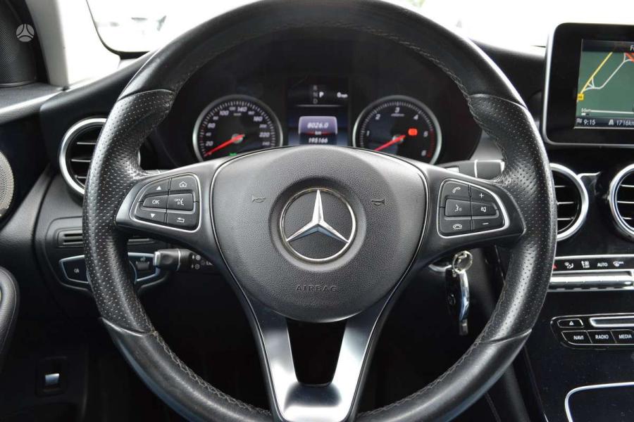 Melns Mercedes-Benz GLC 220 2018 Viļņa, ar dzinēja tilpumu 2.14 L un nobraukumu 195 tūkst. km par 16900 €, foto 48 vietnē AUTOMOTO.COM.LV