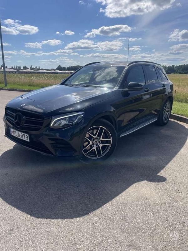 Black Mercedes-Benz GLC 220 2018 in Taurage, with an engine capacity of 2.14 L and mileage of 248 thousand km for 21000 €, photo 2 on AUTOMOTO.COM.LV
