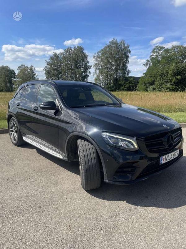Black Mercedes-Benz GLC 220 2018 in Taurage, with an engine capacity of 2.14 L and mileage of 248 thousand km for 21000 €, photo 3 on AUTOMOTO.COM.LV