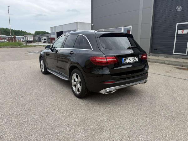 Black Mercedes-Benz GLC 220 2018 in Kaunas, with an engine capacity of 2.14 L and mileage of 220 thousand km for 20900 €, photo 2 on AUTOMOTO.COM.LV