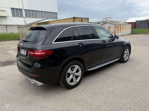Black Mercedes-Benz GLC 220 2018 in Kaunas, with an engine capacity of 2.14 L and mileage of 220 thousand km for 20900 €, photo 5 on AUTOMOTO.COM.LV