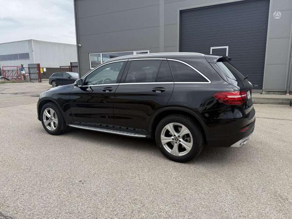 Black Mercedes-Benz GLC 220 2018 in Kaunas, with an engine capacity of 2.14 L and mileage of 220 thousand km for 20900 €, photo 7 on AUTOMOTO.COM.LV