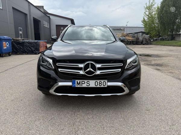 Black Mercedes-Benz GLC 220 2018 in Kaunas, with an engine capacity of 2.14 L and mileage of 220 thousand km for 20900 €, photo 8 on AUTOMOTO.COM.LV