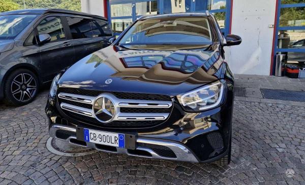 Black Mercedes-Benz GLC 220 2019 in Kaunas, with an engine capacity of 1.95 L and mileage of 175 thousand km for 24950 €, photo 1 on AUTOMOTO.COM.LV