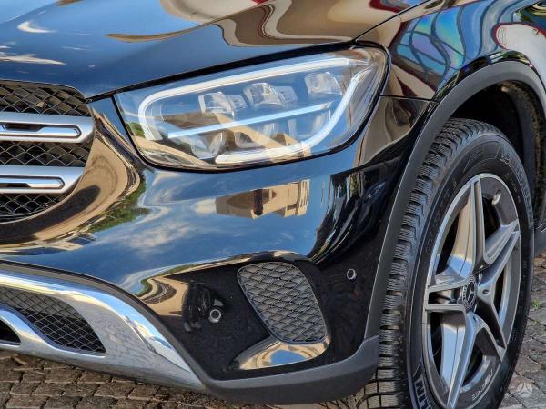 Black Mercedes-Benz GLC 220 2019 in Kaunas, with an engine capacity of 1.95 L and mileage of 175 thousand km for 24950 €, photo 2 on AUTOMOTO.COM.LV