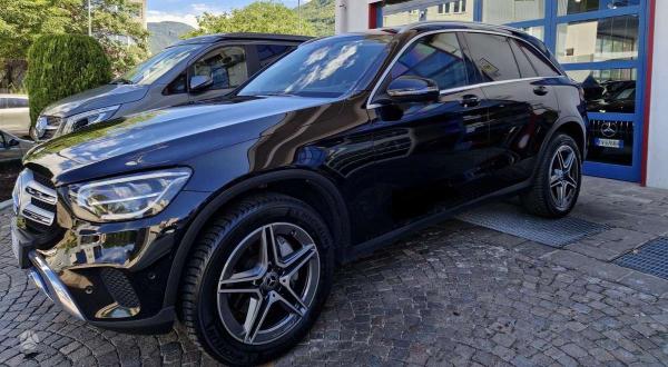 Black Mercedes-Benz GLC 220 2019 in Kaunas, with an engine capacity of 1.95 L and mileage of 175 thousand km for 24950 €, photo 3 on AUTOMOTO.COM.LV