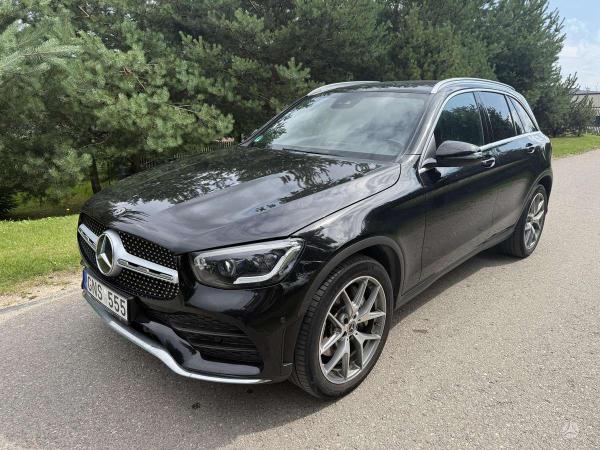 Melns Mercedes-Benz GLC 220 2019 Viļņa, ar dzinēja tilpumu 1.95 L un nobraukumu 137 tūkst. km par 29500 €, foto 1 vietnē AUTOMOTO.COM.LV