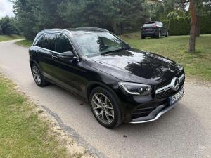Black Mercedes-Benz GLC 220 2019 in Vilnius, with an engine capacity of 1.95 L and mileage of 137 thousand km for 29500 €, photo 4 on AUTOMOTO.COM.LV