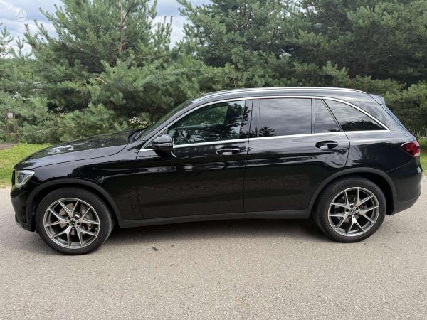 Melns Mercedes-Benz GLC 220 2019 Viļņa, ar dzinēja tilpumu 1.95 L un nobraukumu 137 tūkst. km par 29500 €, foto 4 vietnē AUTOMOTO.COM.LV