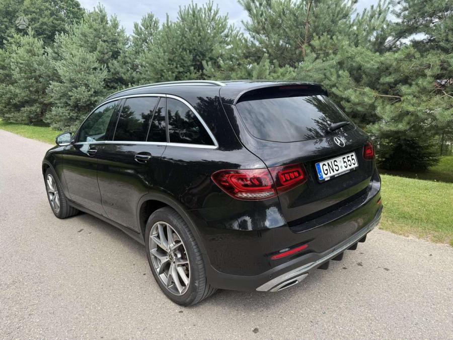 Black Mercedes-Benz GLC 220 2019 in Vilnius, with an engine capacity of 1.95 L and mileage of 137 thousand km for 29500 €, photo 7 on AUTOMOTO.COM.LV