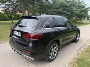 Black Mercedes-Benz GLC 220 2019 in Vilnius, with an engine capacity of 1.95 L and mileage of 137 thousand km for 29500 €, photo 8 on AUTOMOTO.COM.LV
