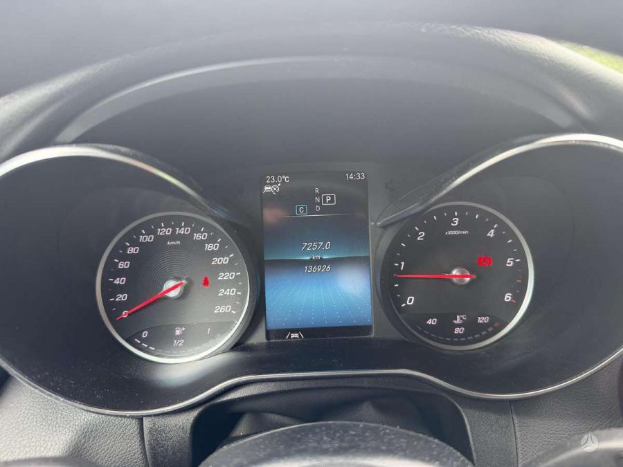 Black Mercedes-Benz GLC 220 2019 in Vilnius, with an engine capacity of 1.95 L and mileage of 137 thousand km for 29500 €, photo 10 on AUTOMOTO.COM.LV