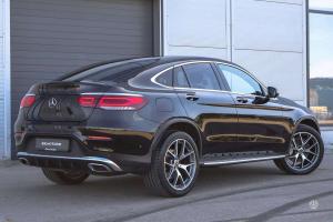 Black Mercedes-Benz GLC 220 2019 in Kaunas, with an engine capacity of 1.95 L and mileage of 182 thousand km for 32999 €, photo 3 on AUTOMOTO.COM.LV