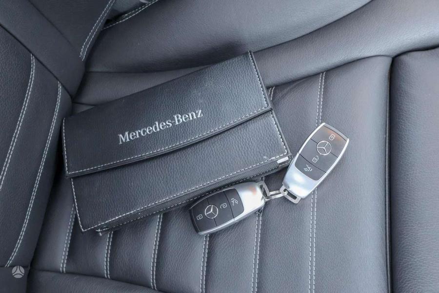 Black Mercedes-Benz GLC 220 2019 in Kaunas, with an engine capacity of 1.95 L and mileage of 182 thousand km for 32999 €, photo 68 on AUTOMOTO.COM.LV