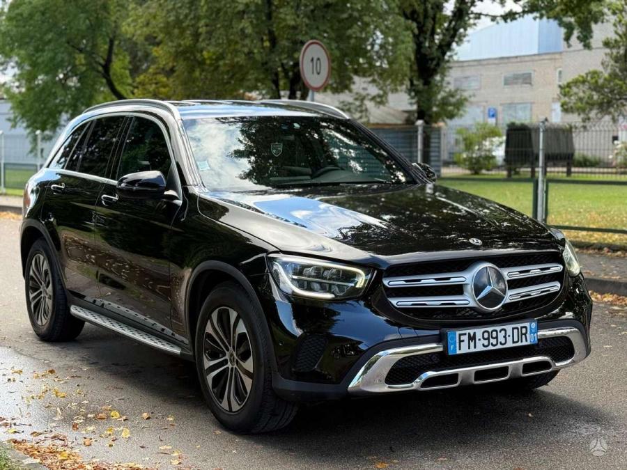 Black Mercedes-Benz GLC 220 2019 in Taurage, with an engine capacity of 2.00 L and mileage of 200 thousand km for 19500 €, photo 4 on AUTOMOTO.COM.LV