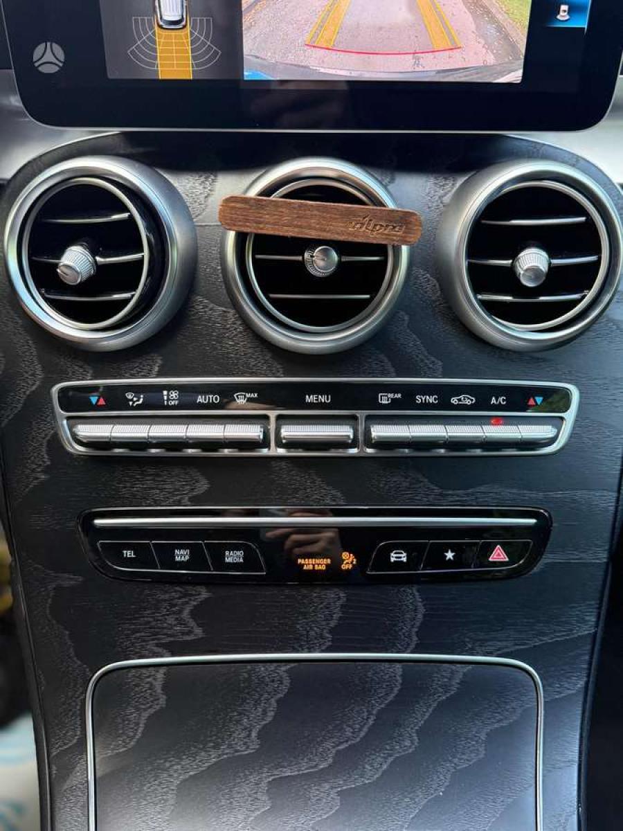 Black Mercedes-Benz GLC 220 2019 in Taurage, with an engine capacity of 2.00 L and mileage of 200 thousand km for 19500 €, photo 13 on AUTOMOTO.COM.LV