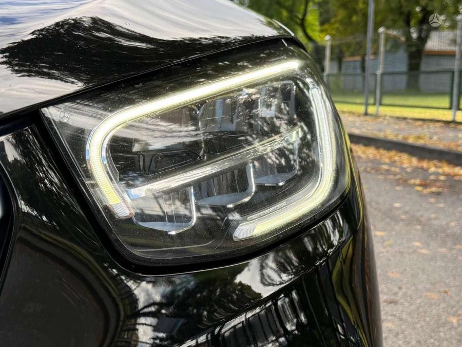 Black Mercedes-Benz GLC 220 2019 in Taurage, with an engine capacity of 2.00 L and mileage of 200 thousand km for 19500 €, photo 19 on AUTOMOTO.COM.LV