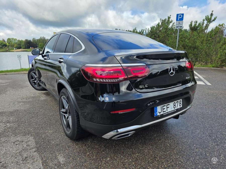 Melns Mercedes-Benz GLC 220 2019 Viļņa, ar dzinēja tilpumu 1.95 L un nobraukumu 159 tūkst. km par 28500 €, foto 4 vietnē AUTOMOTO.COM.LV