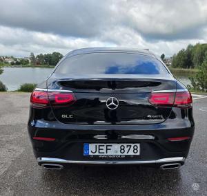Melns Mercedes-Benz GLC 220 2019 Viļņa, ar dzinēja tilpumu 1.95 L un nobraukumu 159 tūkst. km par 28500 €, foto 6 vietnē AUTOMOTO.COM.LV