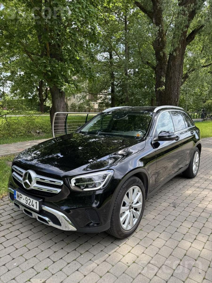 Black Mercedes-Benz GLC 220 2020 in Riga, with an engine capacity of 2.00 L and mileage of 51 thousand km for 33900 €, photo 1 on AUTOMOTO.COM.LV
