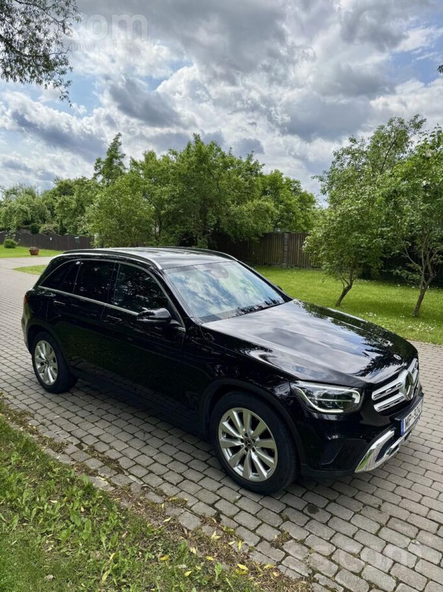 Black Mercedes-Benz GLC 220 2020 in Riga, with an engine capacity of 2.00 L and mileage of 51 thousand km for 33900 €, photo 11 on AUTOMOTO.COM.LV