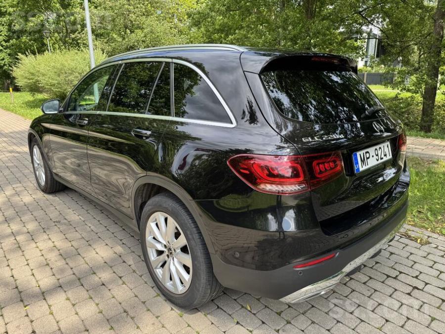 Black Mercedes-Benz GLC 220 2020 in Riga, with an engine capacity of 2.00 L and mileage of 51 thousand km for 33900 €, photo 14 on AUTOMOTO.COM.LV