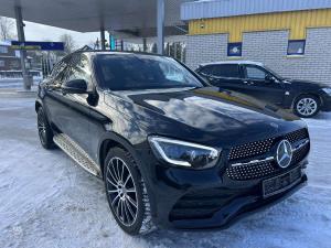 Black Mercedes-Benz GLC 220 2020 in Ukmerge, with an engine capacity of 1.95 L and mileage of 100 thousand km for 33550 €, photo 3 on AUTOMOTO.COM.LV