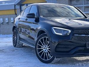 Black Mercedes-Benz GLC 220 2020 in Ukmerge, with an engine capacity of 1.95 L and mileage of 100 thousand km for 33550 €, photo 5 on AUTOMOTO.COM.LV