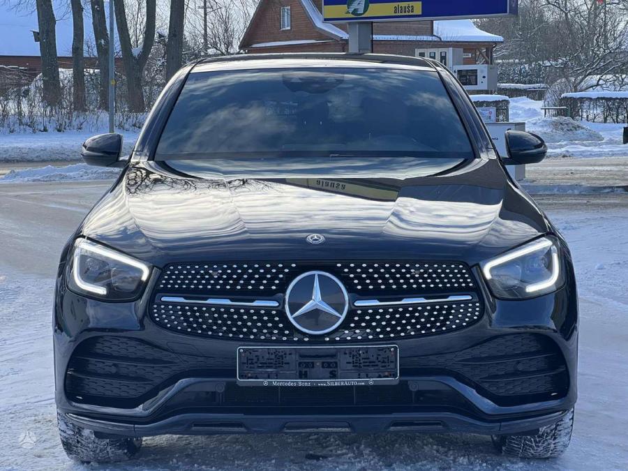 Black Mercedes-Benz GLC 220 2020 in Ukmerge, with an engine capacity of 1.95 L and mileage of 100 thousand km for 33550 €, photo 6 on AUTOMOTO.COM.LV