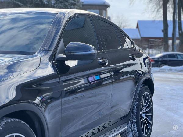 Melns Mercedes-Benz GLC 220 2020 Ukmergė, ar dzinēja tilpumu 1.95 L un nobraukumu 100 tūkst. km par 33550 €, foto 7 vietnē AUTOMOTO.COM.LV