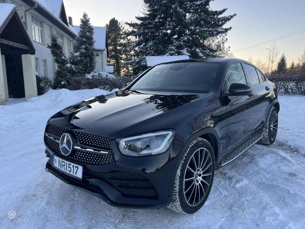 Black Mercedes-Benz GLC 220 2020 in Ukmerge, with an engine capacity of 1.95 L and mileage of 100 thousand km for 34750 €, photo 2 on AUTOMOTO.COM.LV