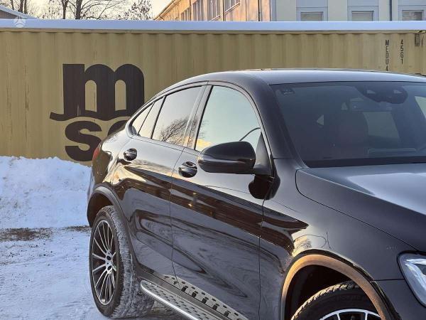Black Mercedes-Benz GLC 220 2020 in Ukmerge, with an engine capacity of 1.95 L and mileage of 100 thousand km for 34750 €, photo 9 on AUTOMOTO.COM.LV