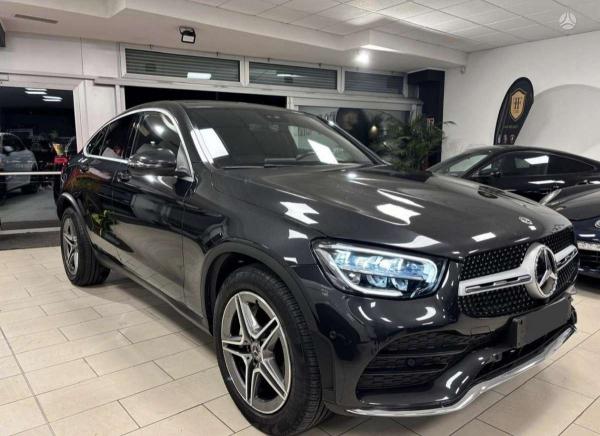 Melns Mercedes-Benz GLC 220 2020 Anykščiai, ar dzinēja tilpumu 2.00 L un nobraukumu 136 tūkst. km par 33999 €, foto 1 vietnē AUTOMOTO.COM.LV