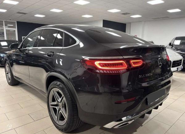 Melns Mercedes-Benz GLC 220 2020 Anykščiai, ar dzinēja tilpumu 2.00 L un nobraukumu 136 tūkst. km par 33999 €, foto 4 vietnē AUTOMOTO.COM.LV