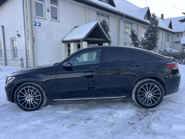 Black Mercedes-Benz GLC 220 2020 in Ukmerge, with an engine capacity of 1.95 L and mileage of 100 thousand km for 34550 €, photo 8 on AUTOMOTO.COM.LV