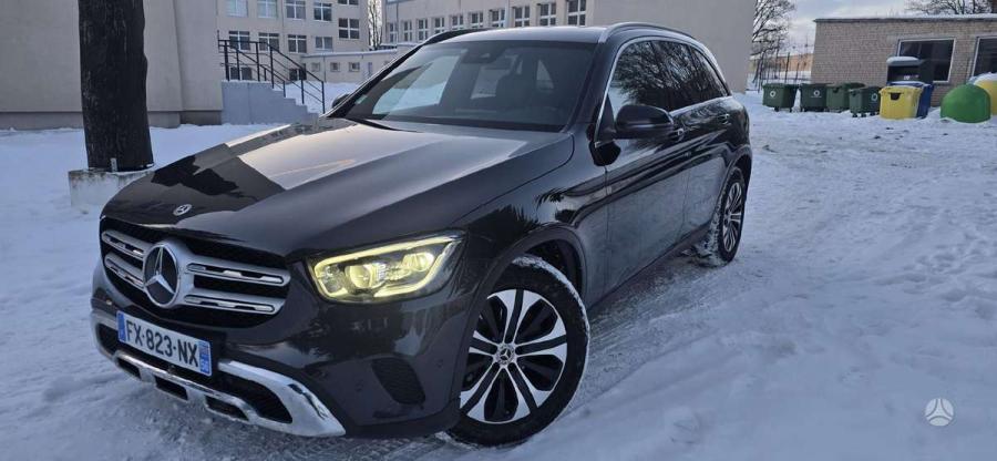 Melns Mercedes-Benz GLC 220 2021 Kauņa, ar dzinēja tilpumu 1.95 L un nobraukumu 159 tūkst. km par 30240 €, foto 1 vietnē AUTOMOTO.COM.LV