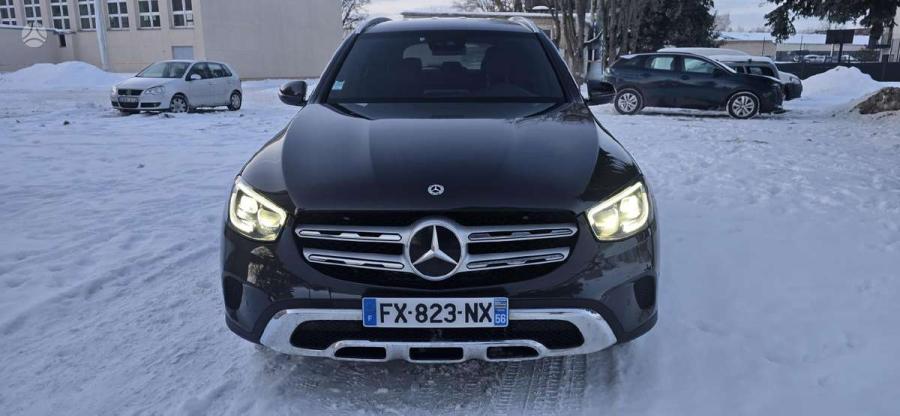 Melns Mercedes-Benz GLC 220 2021 Kauņa, ar dzinēja tilpumu 1.95 L un nobraukumu 159 tūkst. km par 30240 €, foto 4 vietnē AUTOMOTO.COM.LV