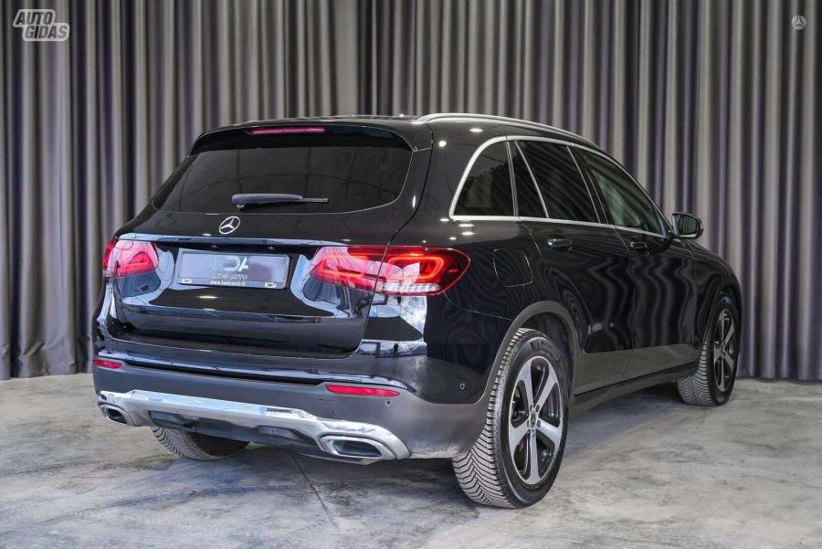 Black Mercedes-Benz GLC 220 2021 in Marijampole, with an engine capacity of 2.00 L and mileage of 189 thousand km for 27950 €, photo 12 on AUTOMOTO.COM.LV