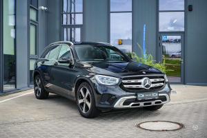 Black Mercedes-Benz GLC 220 2021 in Kaunas, with an engine capacity of 1.95 L and mileage of 189 thousand km for 26450 €, photo  on AUTOMOTO.COM.LV