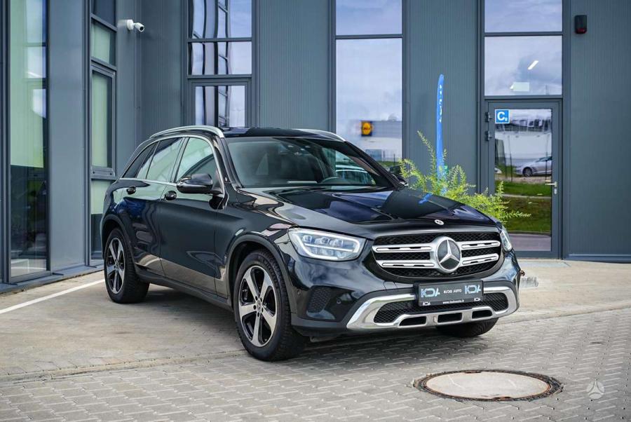 Melns Mercedes-Benz GLC 220 2021 Kauņa, ar dzinēja tilpumu 1.95 L un nobraukumu 189 tūkst. km par 26450 €, foto 1 vietnē AUTOMOTO.COM.LV