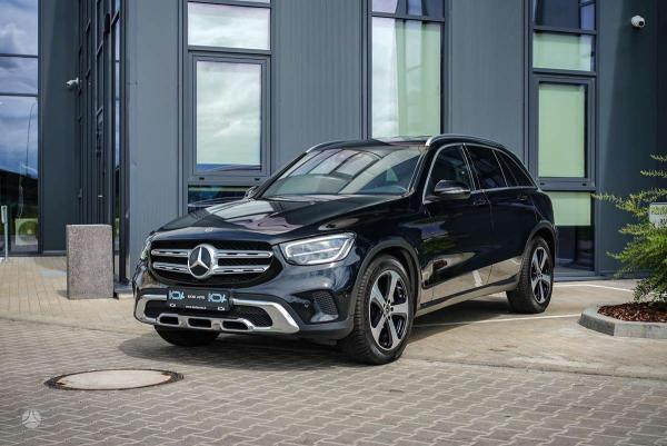 Black Mercedes-Benz GLC 220 2021 in Kaunas, with an engine capacity of 1.95 L and mileage of 189 thousand km for 26450 €, photo 5 on AUTOMOTO.COM.LV