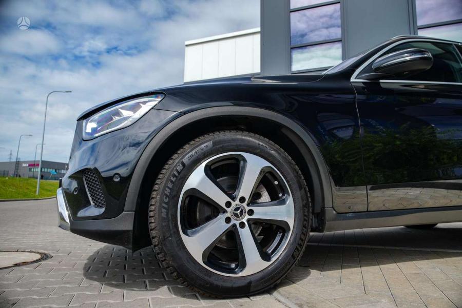 Melns Mercedes-Benz GLC 220 2021 Kauņa, ar dzinēja tilpumu 1.95 L un nobraukumu 189 tūkst. km par 26450 €, foto 7 vietnē AUTOMOTO.COM.LV