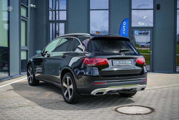 Black Mercedes-Benz GLC 220 2021 in Kaunas, with an engine capacity of 1.95 L and mileage of 189 thousand km for 26450 €, photo 8 on AUTOMOTO.COM.LV