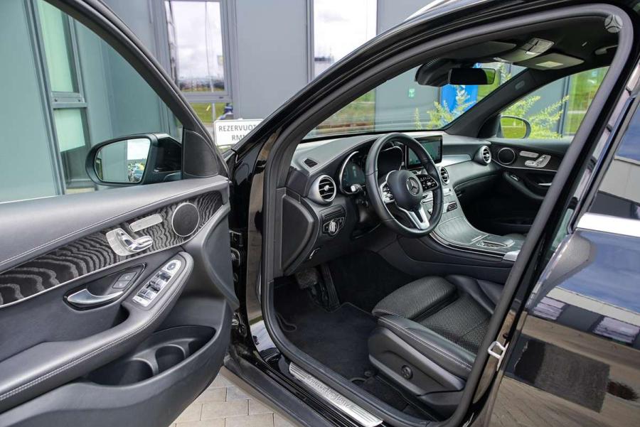 Melns Mercedes-Benz GLC 220 2021 Kauņa, ar dzinēja tilpumu 1.95 L un nobraukumu 189 tūkst. km par 26450 €, foto 26 vietnē AUTOMOTO.COM.LV