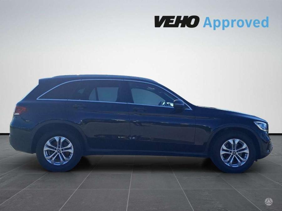 Черный Мерседес ГЛЦ 220 2021 в Каунас, объемом двигателя 1.95 л и пробегом 97 тыс. км за 32300 €, фото 5 на AUTOMOTO.COM.LV