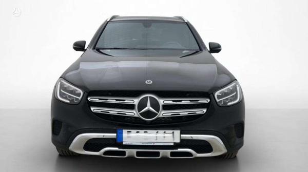 Black Mercedes-Benz GLC 220 2022 in Vilnius, with an engine capacity of 1.95 L and mileage of 68 thousand km for 38500 €, photo 2 on AUTOMOTO.COM.LV
