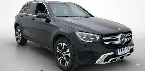 Black Mercedes-Benz GLC 220 2022 in Vilnius, with an engine capacity of 1.95 L and mileage of 68 thousand km for 38500 €, photo 3 on AUTOMOTO.COM.LV