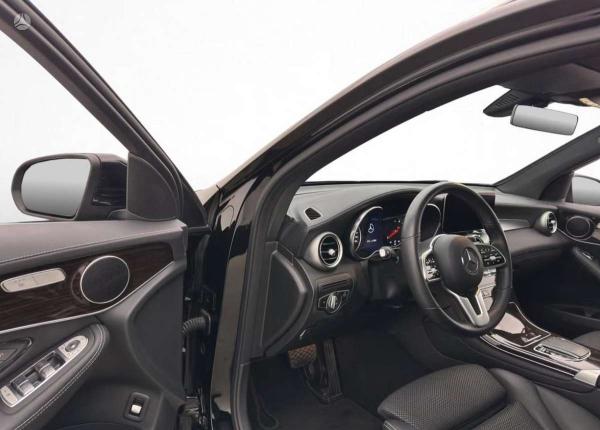 Black Mercedes-Benz GLC 220 2022 in Vilnius, with an engine capacity of 1.95 L and mileage of 68 thousand km for 38500 €, photo 8 on AUTOMOTO.COM.LV