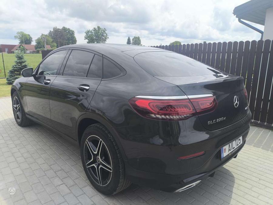 Black Mercedes-Benz GLC 220 2022 in Siauliai, with an engine capacity of 2.20 L and mileage of 150 thousand km for 33300 €, photo 1 on AUTOMOTO.COM.LV